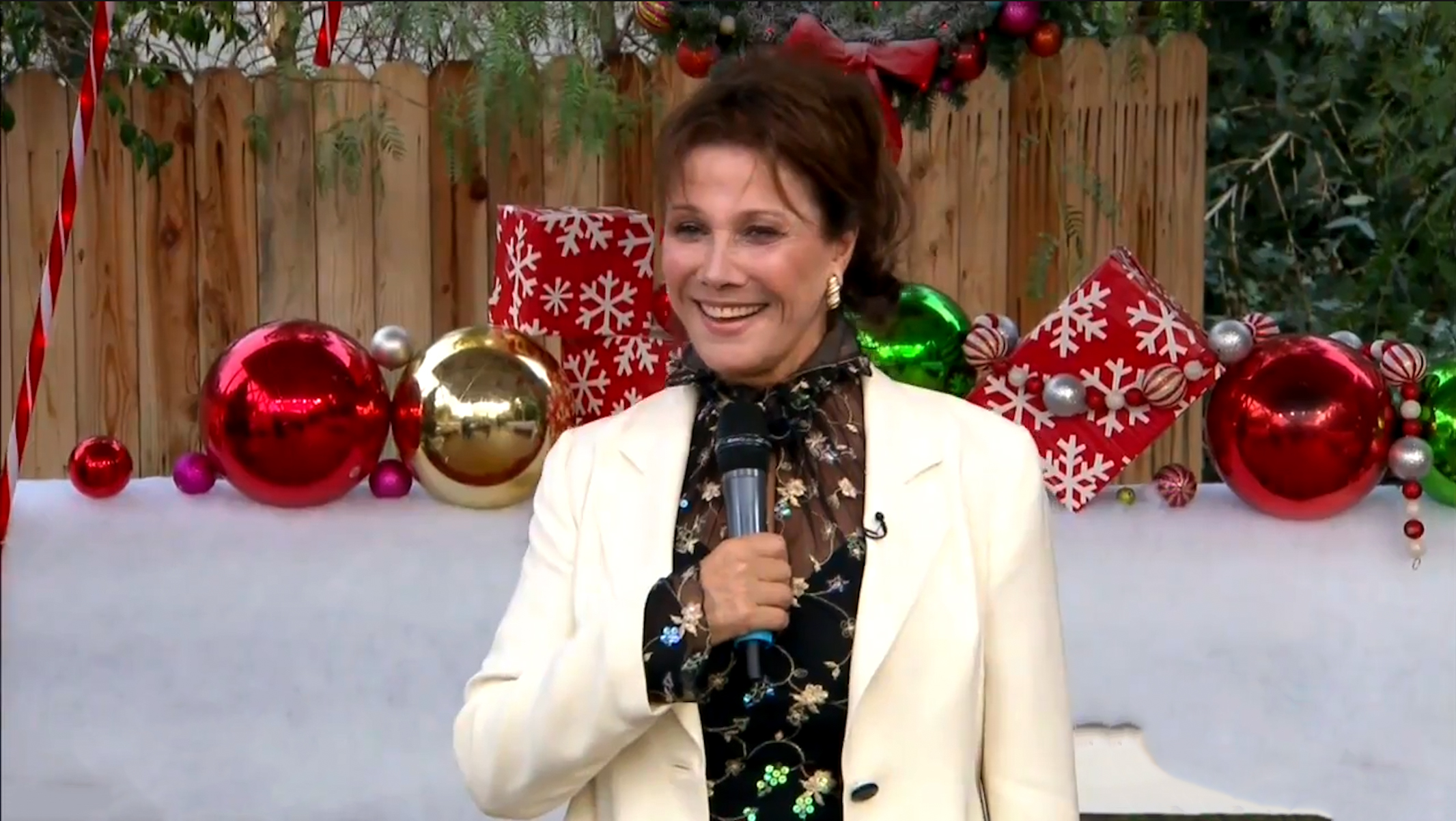 Flashback: Michele Lee sings "Have Yourself a Merry Little Christmas ...